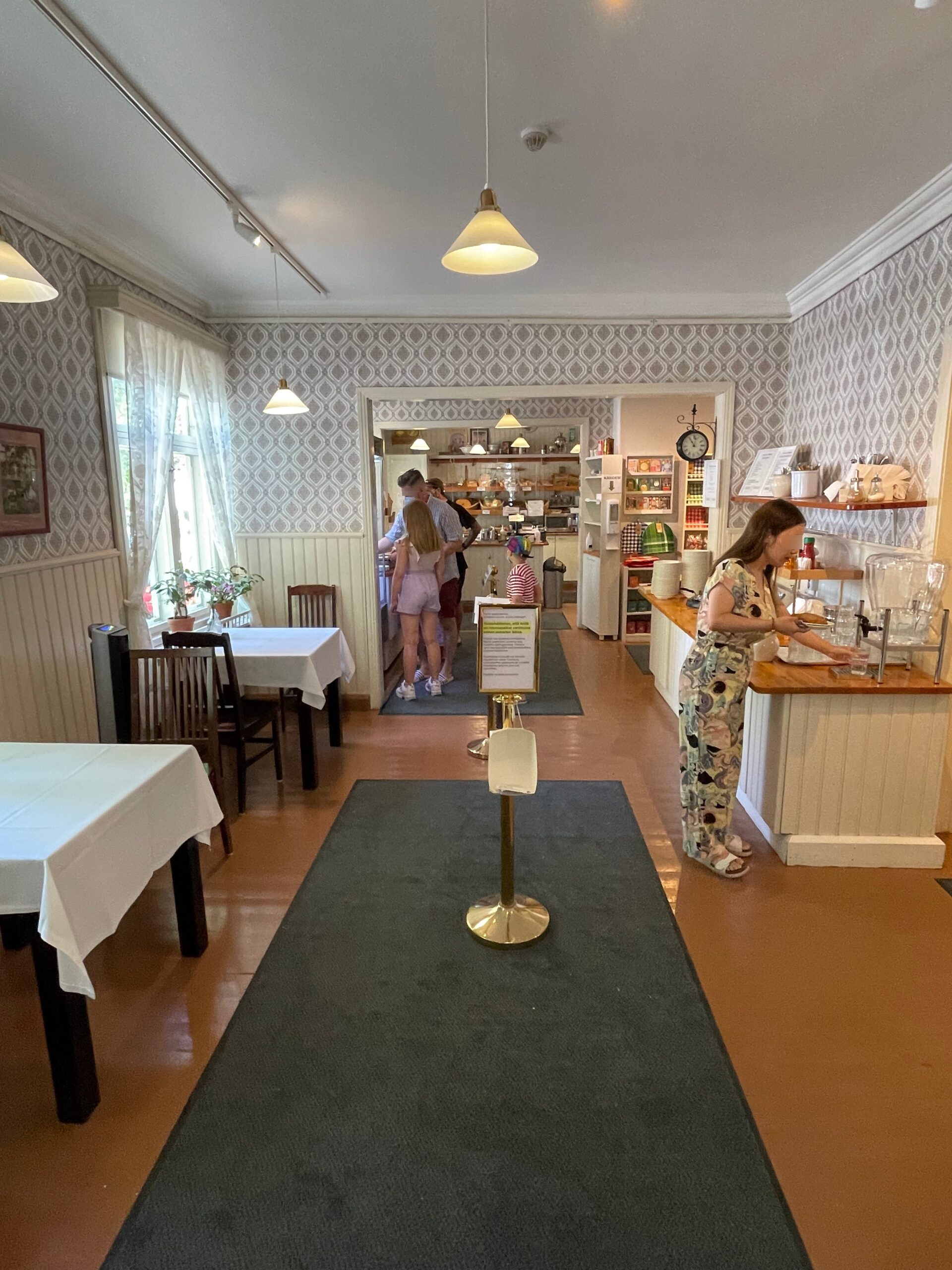 タンペレおすすめのカフェ Kahvila Amurin Helmi 行ってみたよ – kozuhouse